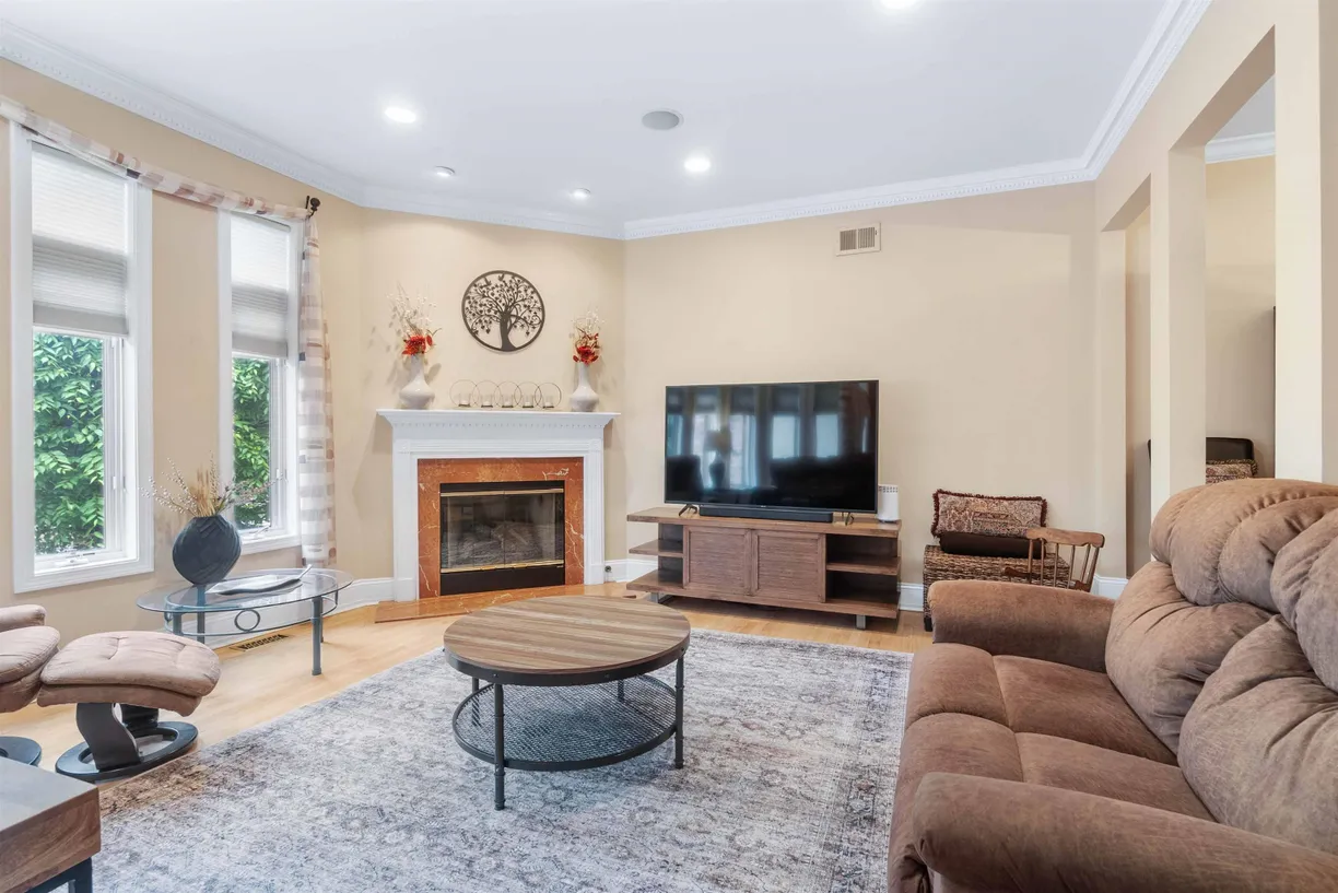 103 HUDSON COVE, Edgewater, NJ 07020 Property for sale