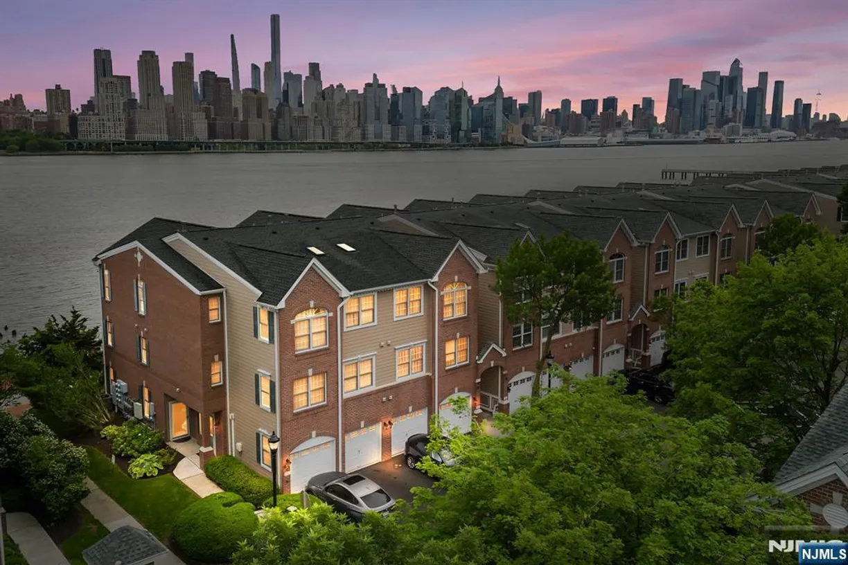 41 Lydia #41, Guttenberg, NJ 07093 Property for sale