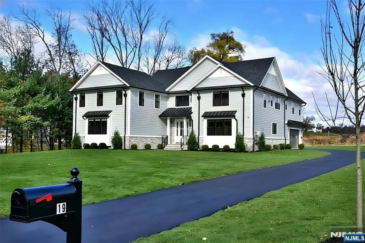 19 Meadowbrook, Upper Saddle River, NJ 07458 Property for sale