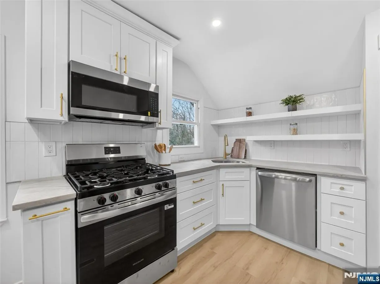 114 Colony #2, Park Ridge, NJ 07656 Property for rent