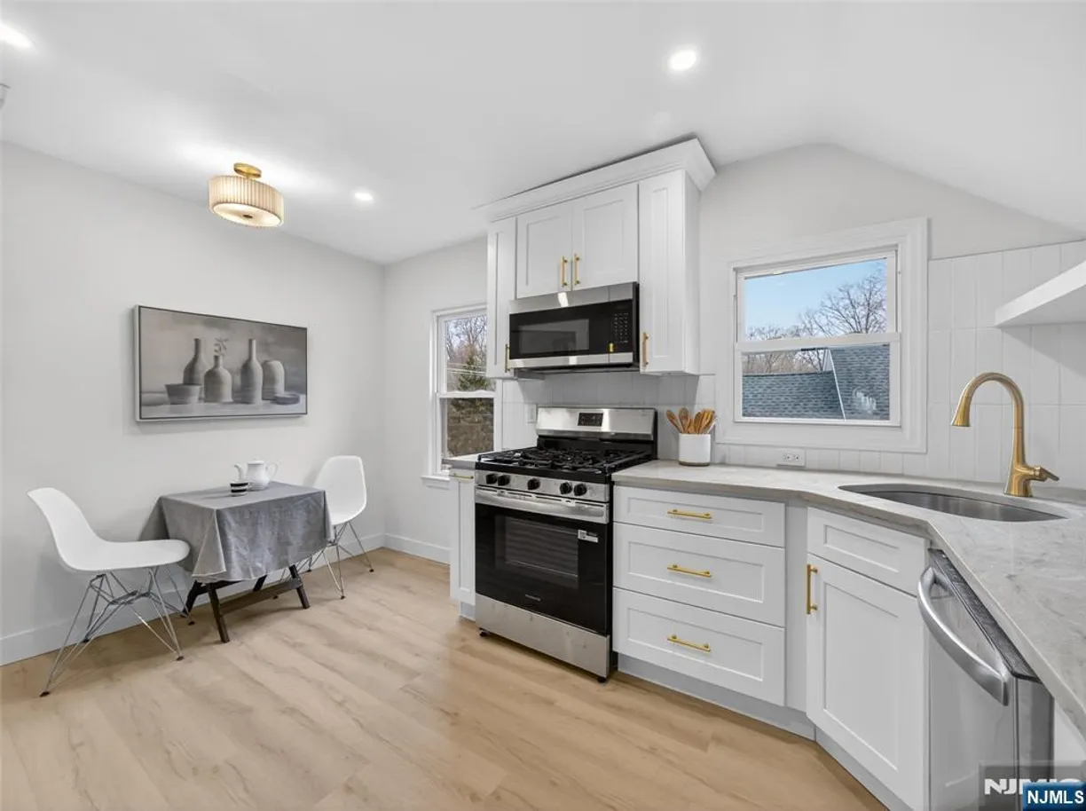 114 Colony #2, Park Ridge, NJ 07656 Property for rent