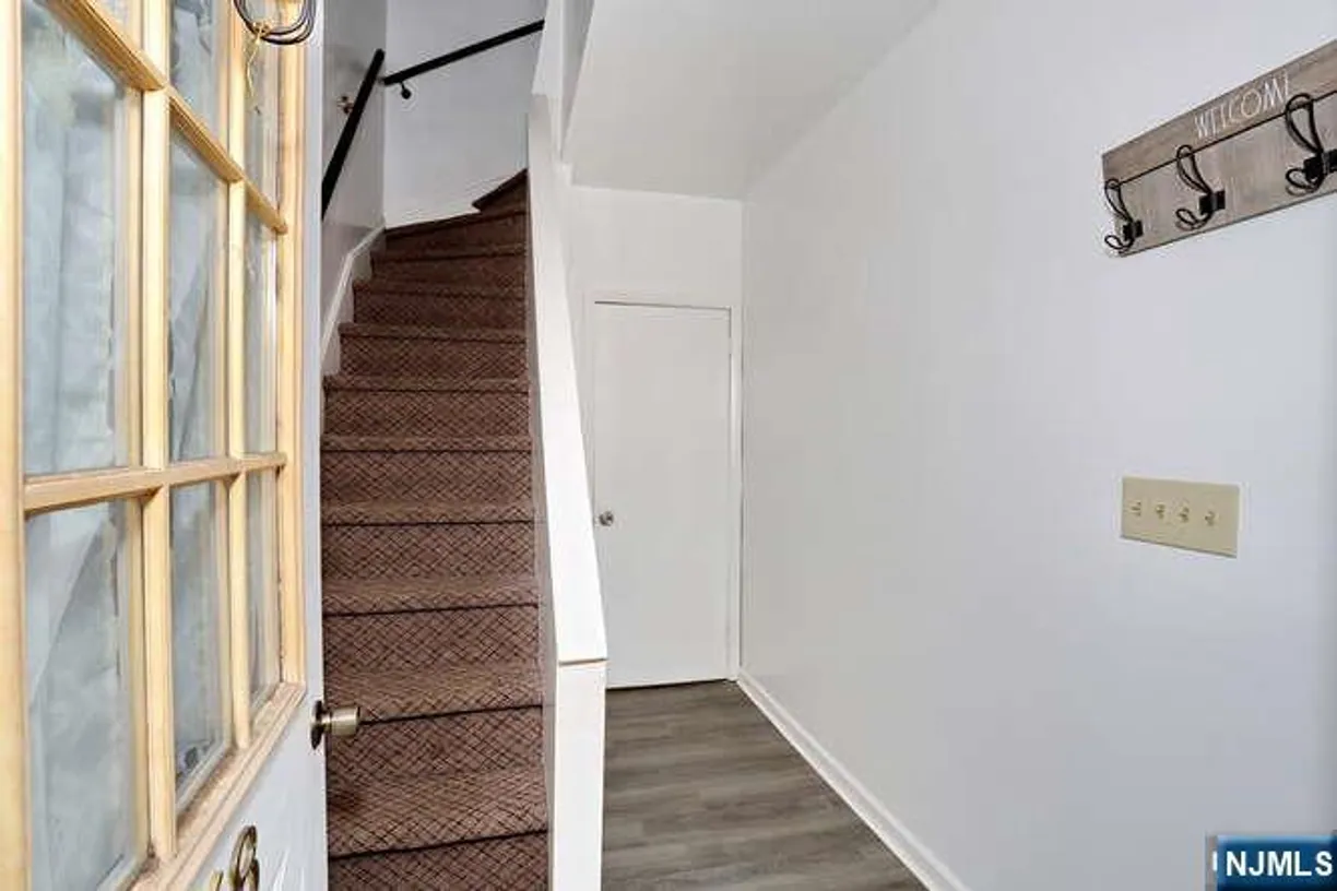 68 Mohawk #1st Fl, Hawthorne, NJ 07506 Property for rent