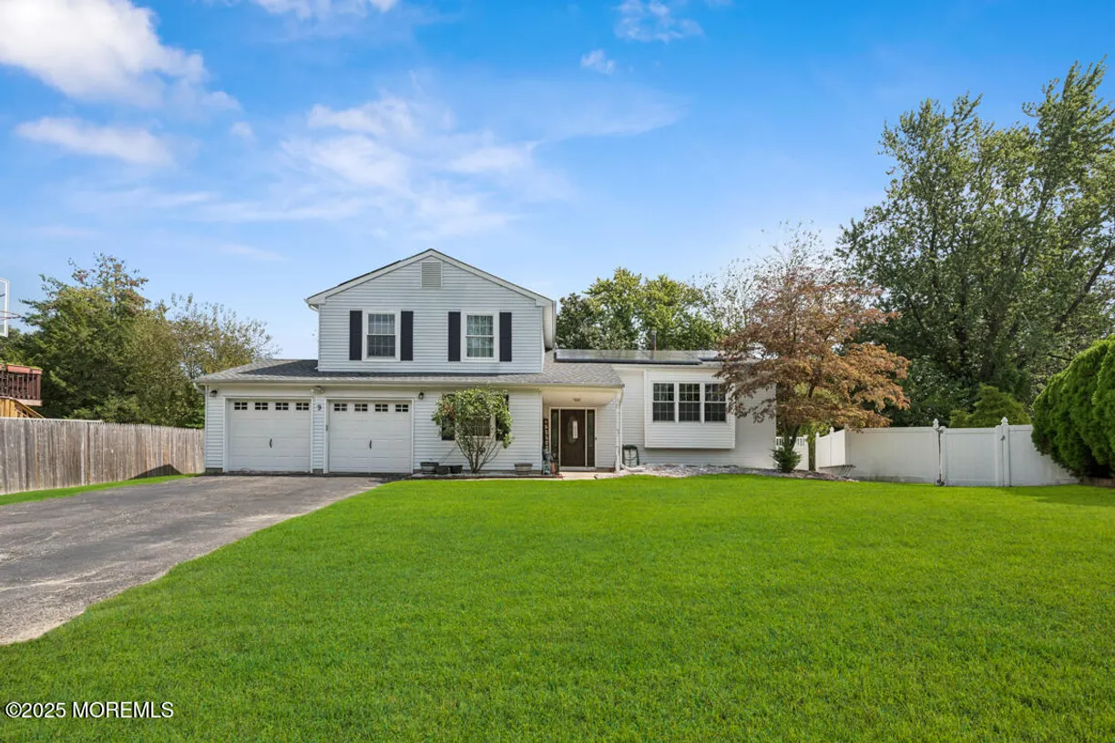 9 Cove Court, Howell, NJ 07731 Property for sale