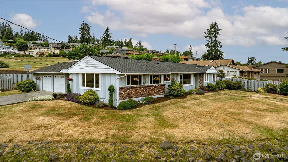 690 Maplewood Loop, Oak Harbor, WA 98277 Property for sale