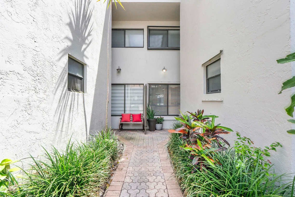9717 N New River Canal Road #409, Plantation, FL 33324 Property for rent