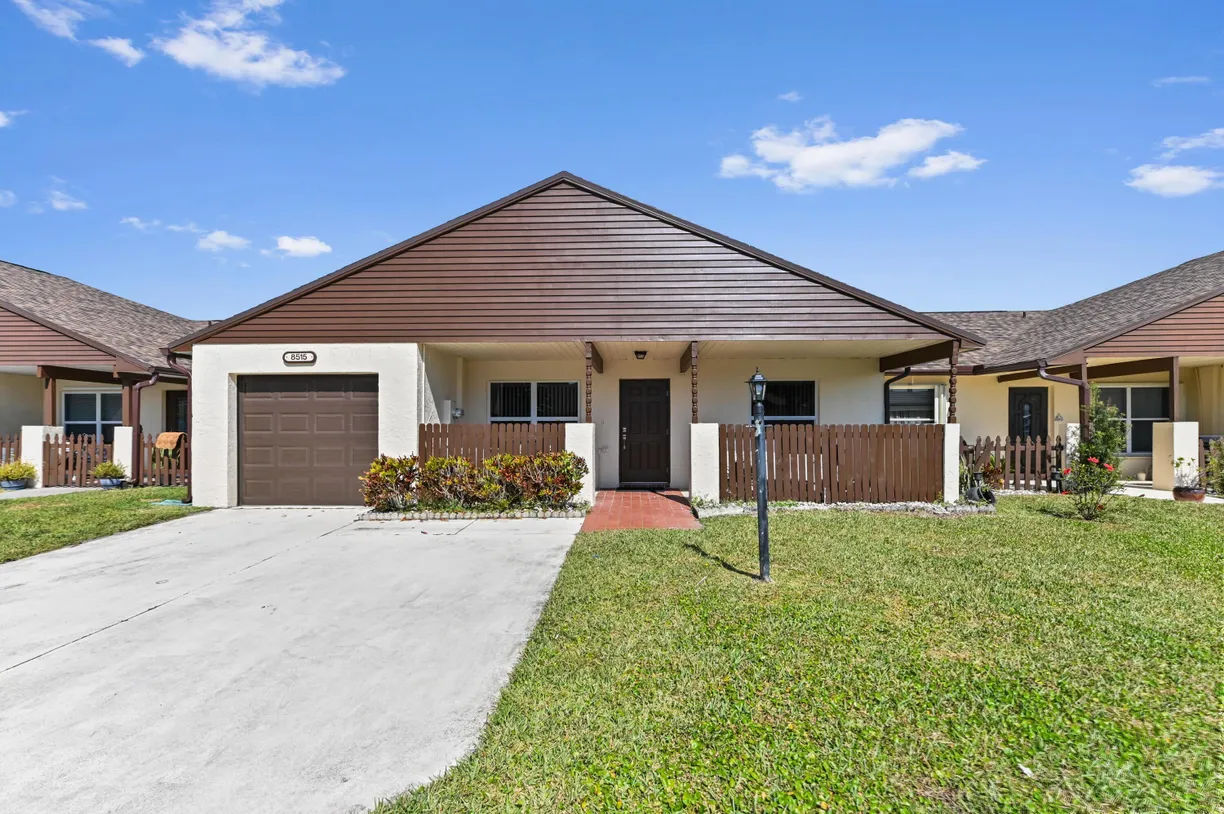 8515 Lake Point Court, Lake Worth, FL 33467 Property for sale