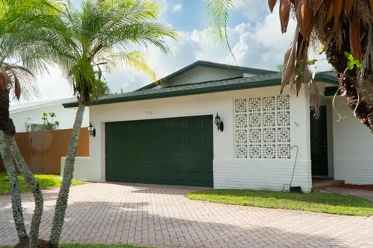 5541 SW 7th Street, Plantation, FL 33317 Property for sale
