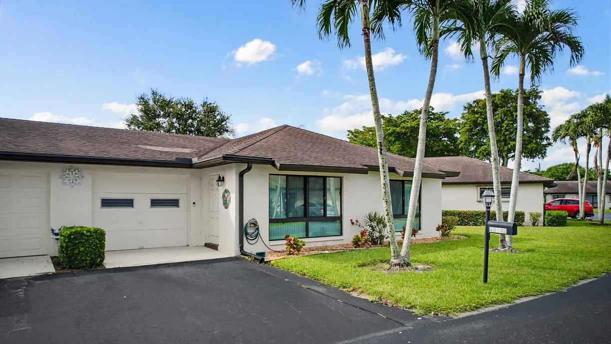 4854 Equestrian Circle #Apt B, Boynton Beach, FL 33436 Property for sale