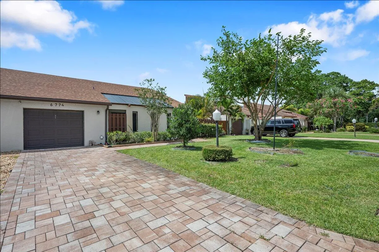 6774 Wheaton Lane, Lake Worth, FL 33467 Property for sale