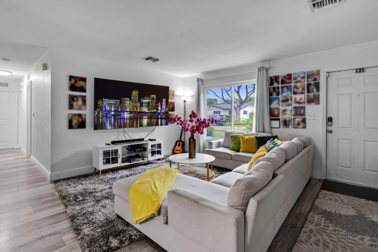 315 S 57th Avenue, Hollywood, FL 33023 Property for sale