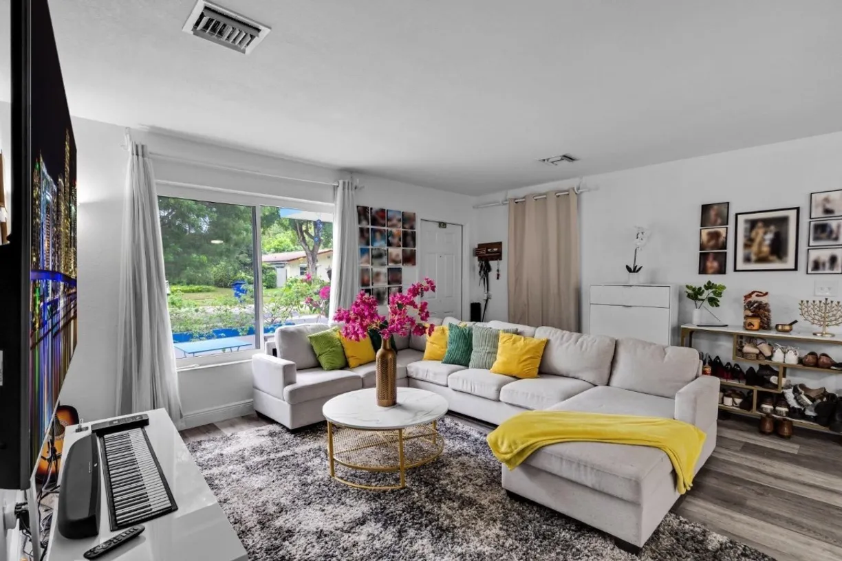 315 S 57th Avenue, Hollywood, FL 33023 Property for sale