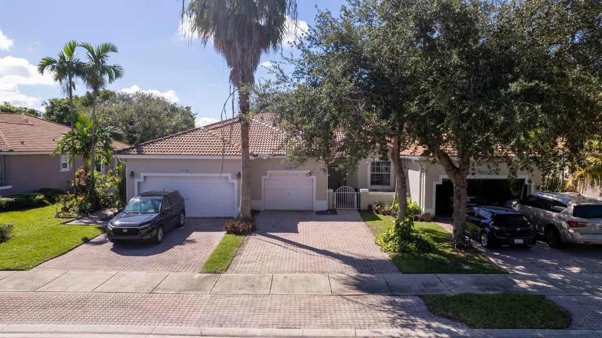 7520 S Aragon Blvd #2, Sunrise, FL 33313 Property for sale