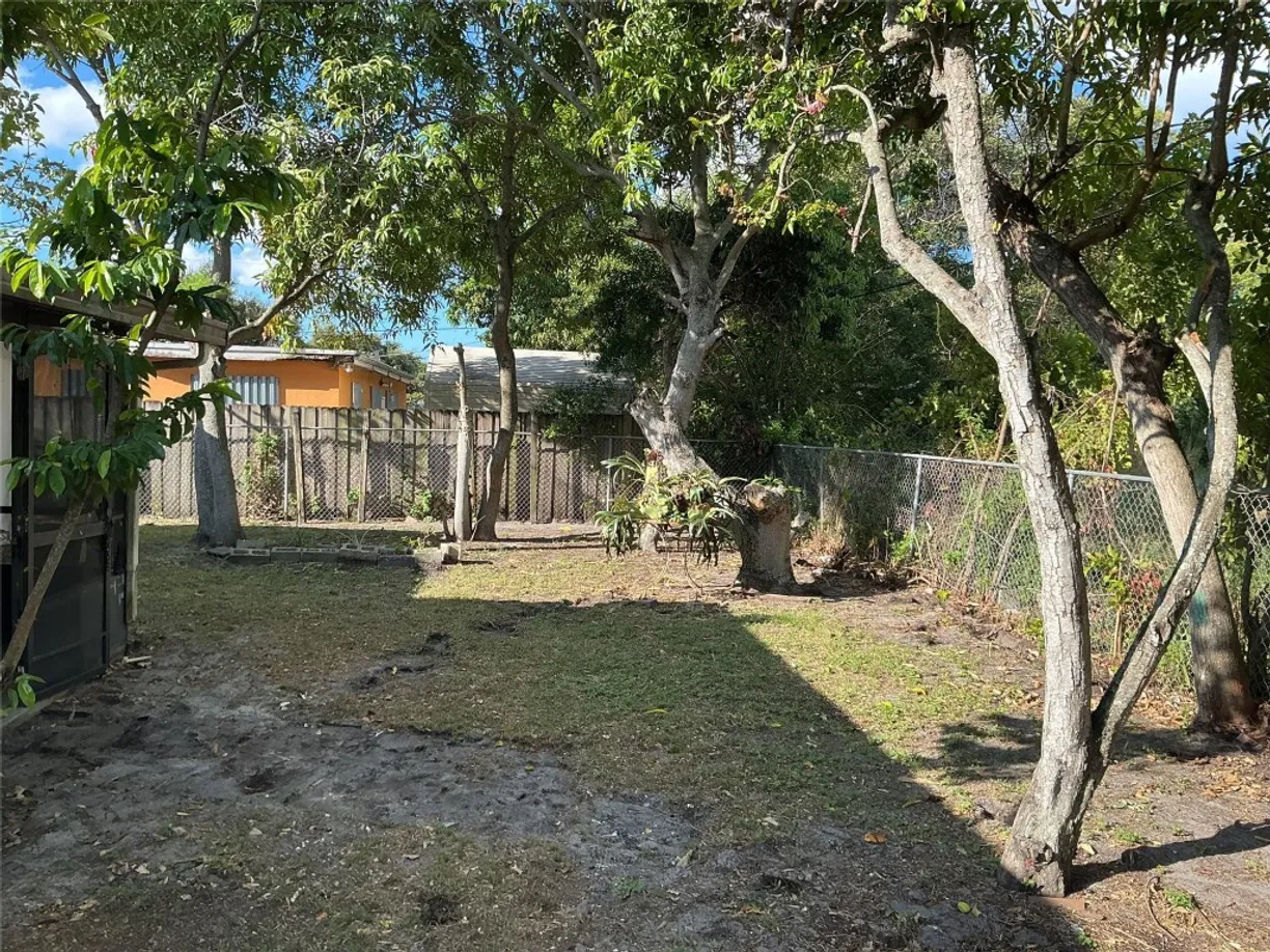 3807 N Shore Drive, West Palm Beach, FL 33407 Property for sale