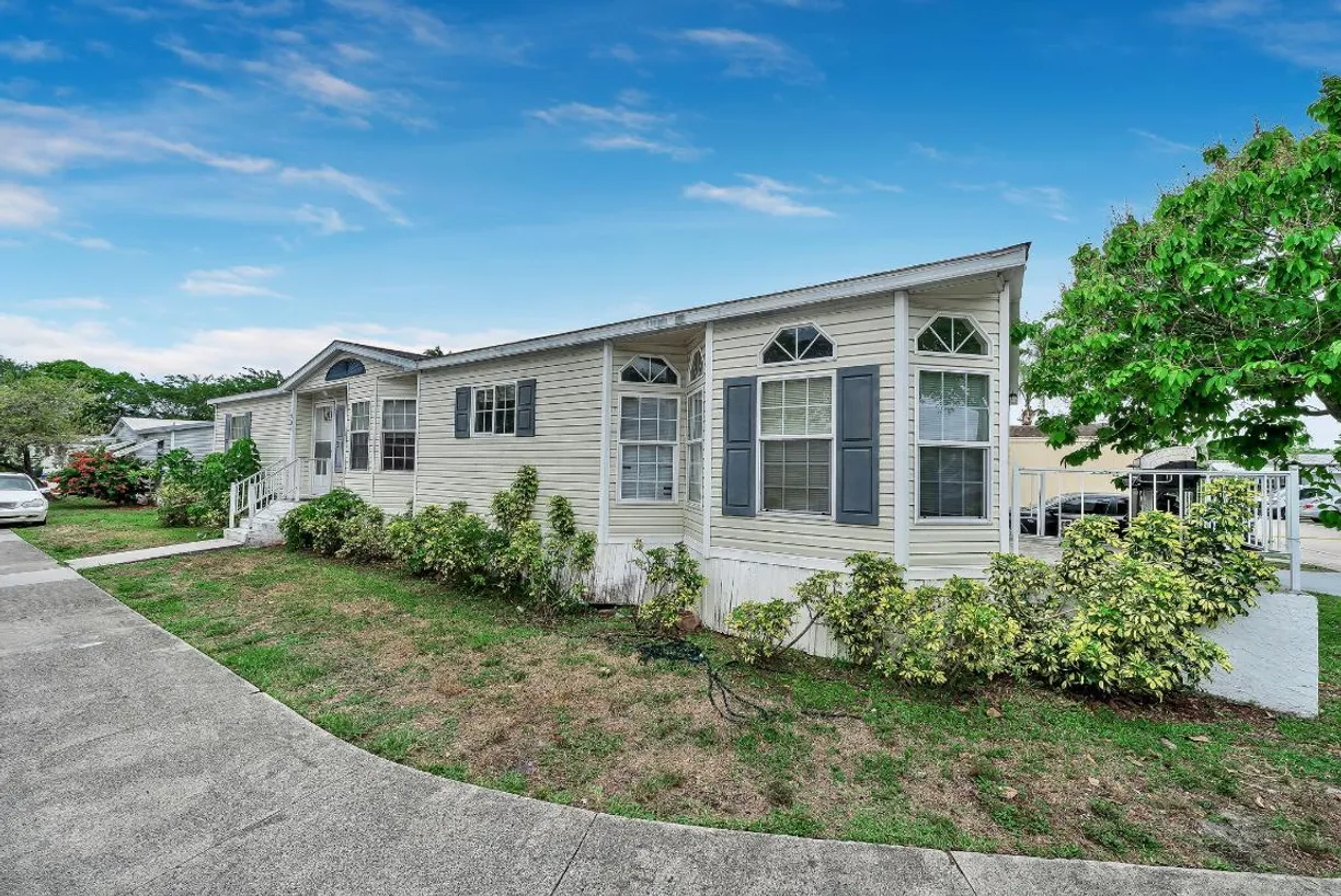 181 Plantation, Lake Worth, FL 33467 Property for sale