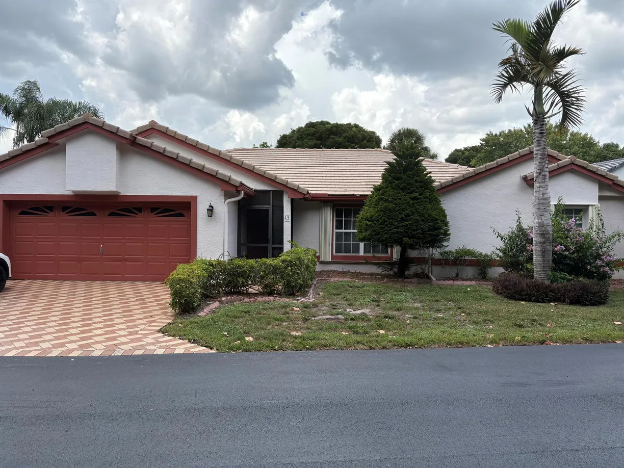 19 Lawrence Lake Drive, Boynton Beach, FL 33436 Property for sale