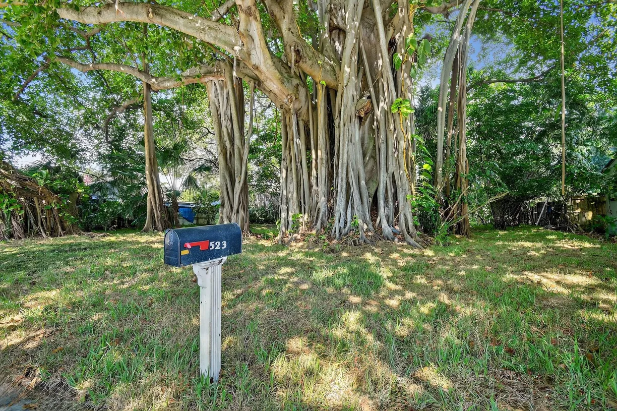 523 S M 1, Lake Worth, FL 33460 Property for sale