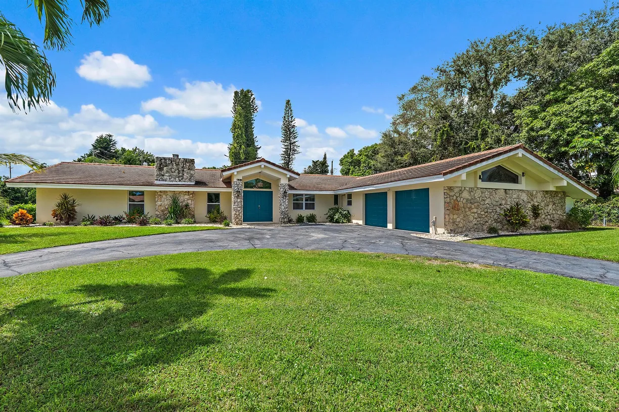 437 N Country Club Drive, Atlantis, FL 33462 Property for sale