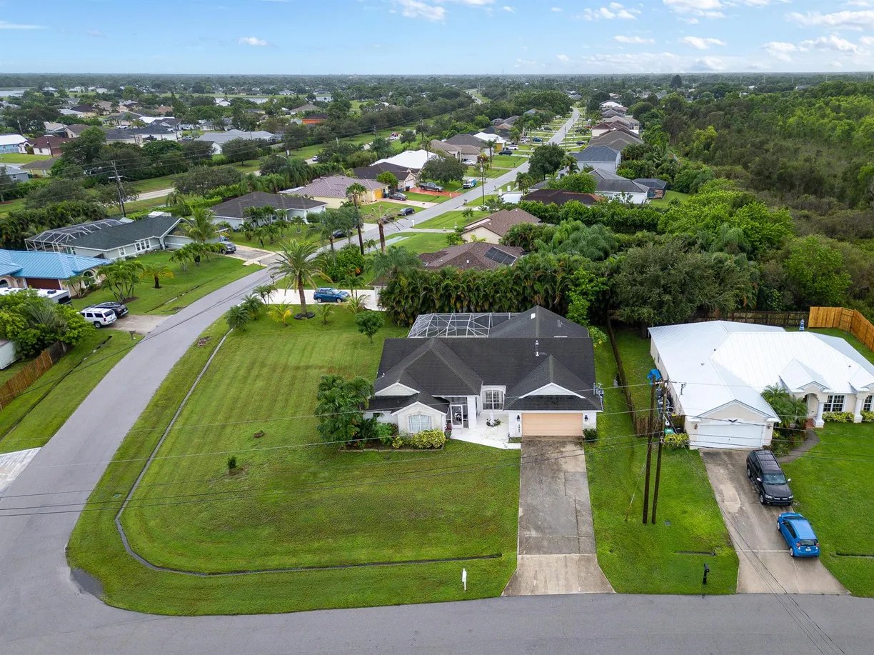 2962 SE Bella Road, Port St Lucie, FL 34984 Property for sale
