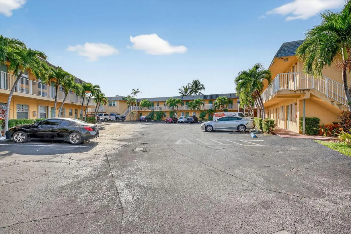 4071 N Dixie #32, Oakland Park, FL 33334 Property for rent