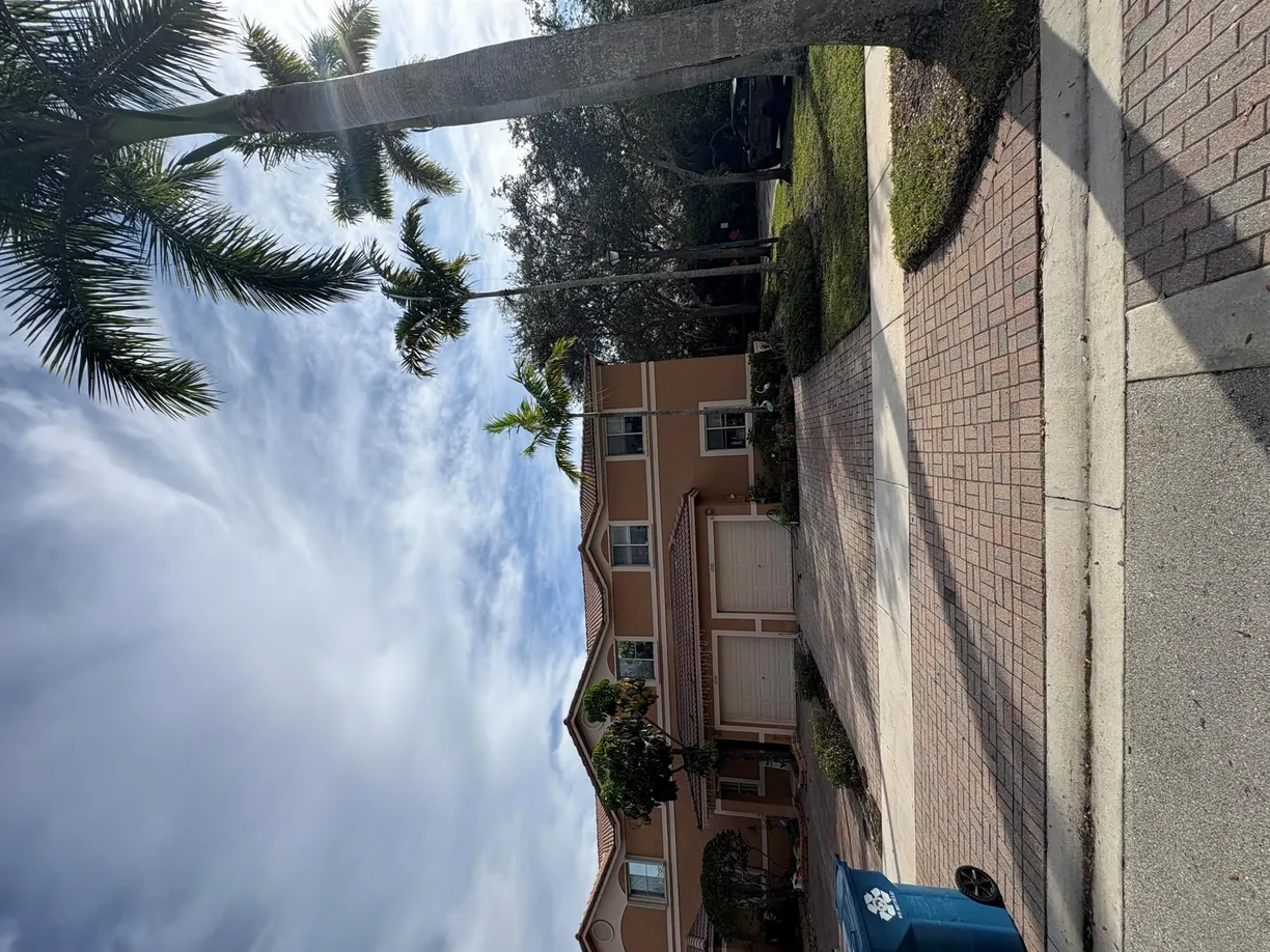 2000 NW 99th Way, Sunrise, FL 33322 Property for rent