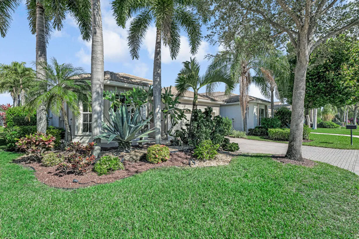 8235 Seahorse Cove Boulevard, Lake Worth, FL 33467 Property for sale