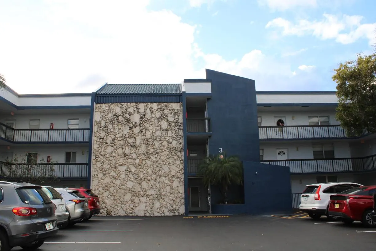 3200 Holiday Springs #105, Margate, FL 33063 Property for sale