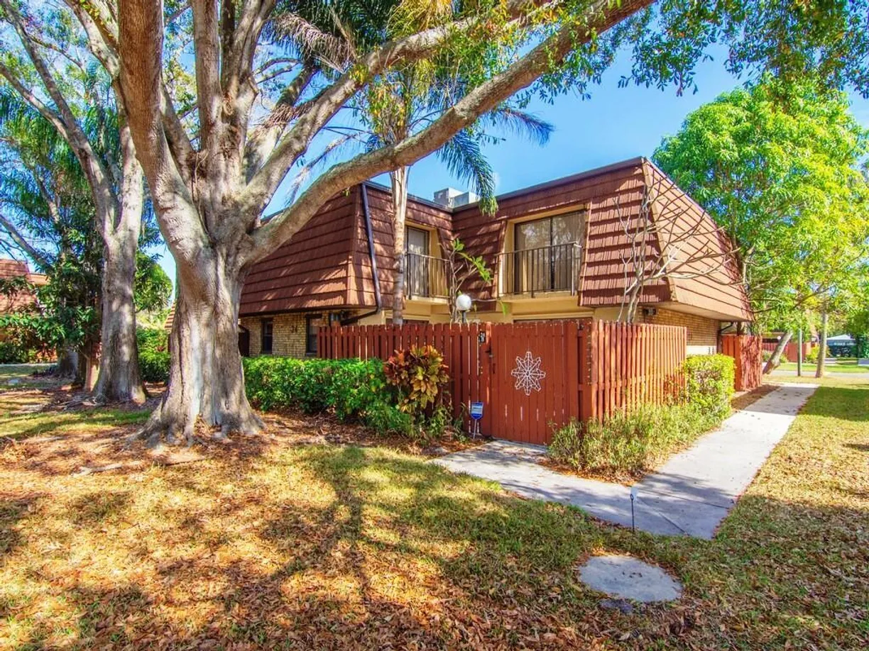 1458 N Lawnwood #24b, Fort Pierce, FL 34950 Property for sale