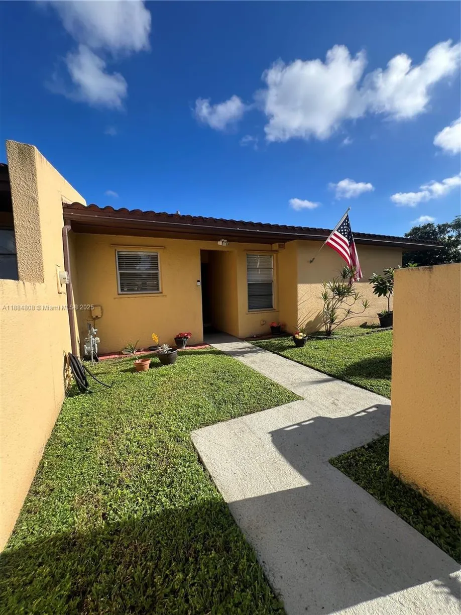 14801 SW 87th Ter, Miami, FL 33193 Property for sale