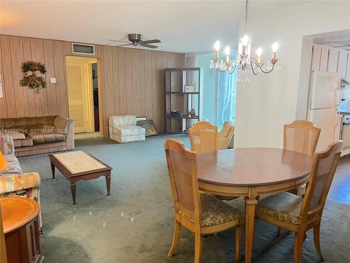 942 NE 199th St #2B, Miami, FL 33179 Property for sale