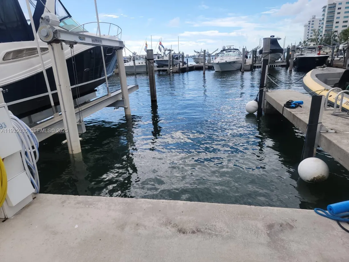 7601 E TREASURE DR / DOCK D5, North Bay Village, FL 33141 Property for sale