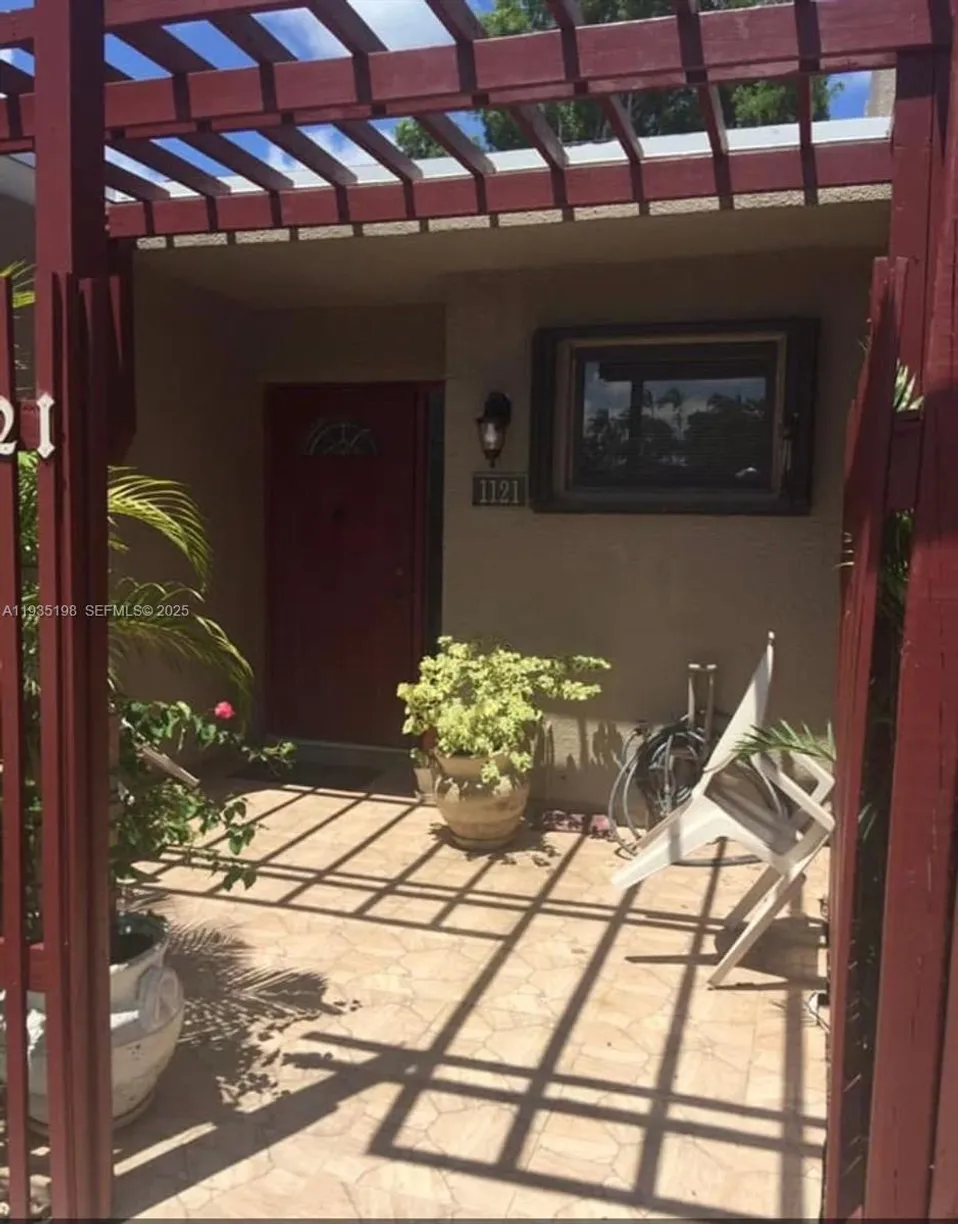 1121 W Fairway Rd, Pembroke Pines, FL 33026 Property for sale