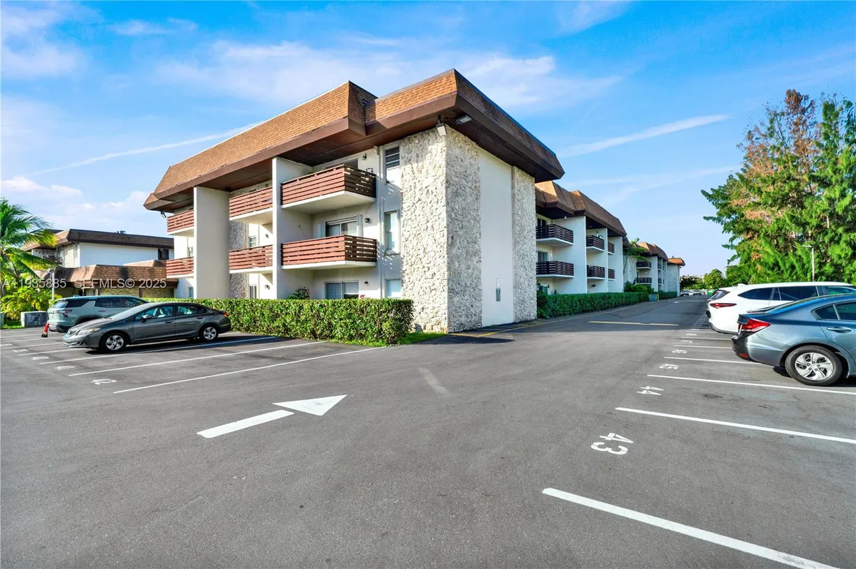 7477 SW 82nd St #C215, Miami, FL 33143 Property for rent