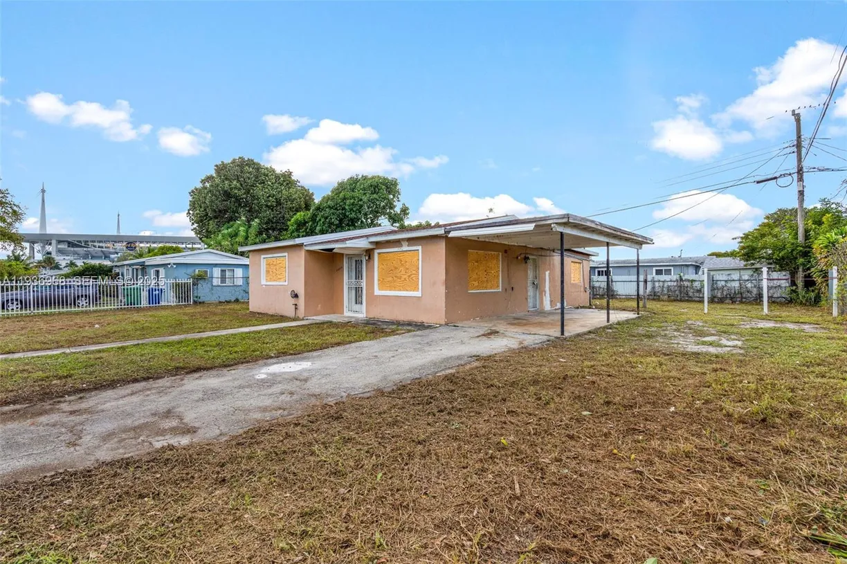 20520 NW 21st Ave, Miami Gardens, FL 33056 Property for sale