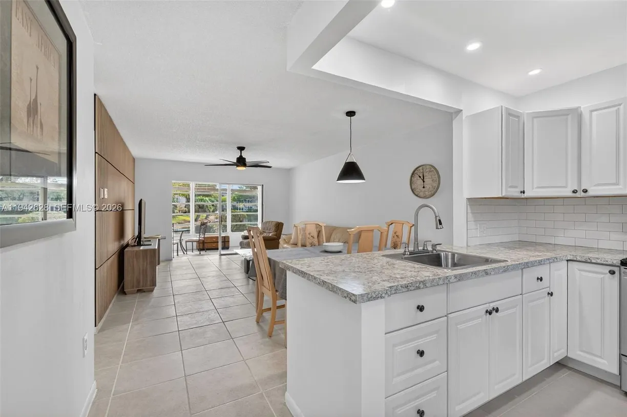 5000 NW 36th St #410, Lauderdale Lakes, FL 33319 Property for sale