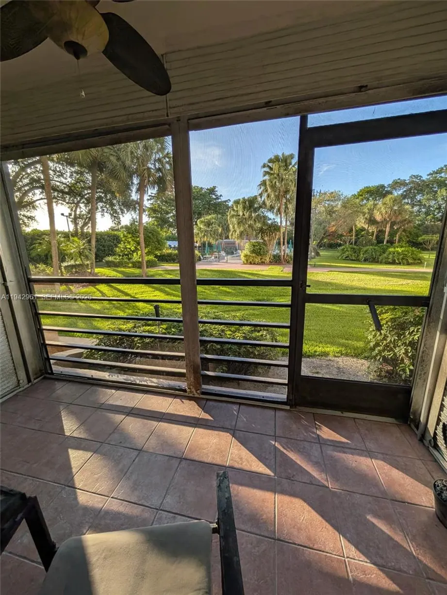 900 Saint Charles Pl #L6, Pembroke Pines, FL 33026 Property for sale