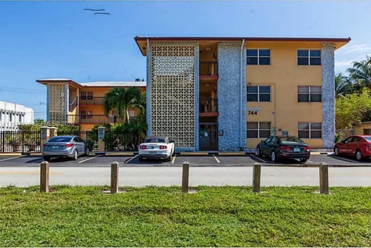 744 NE 14th Ave #11, Fort Lauderdale, FL 33304 Property for rent