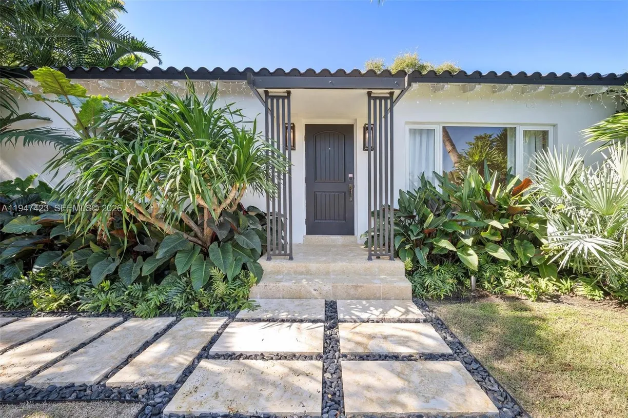 11270 NE 9th Ave, Biscayne Park, FL 33161 Property for rent