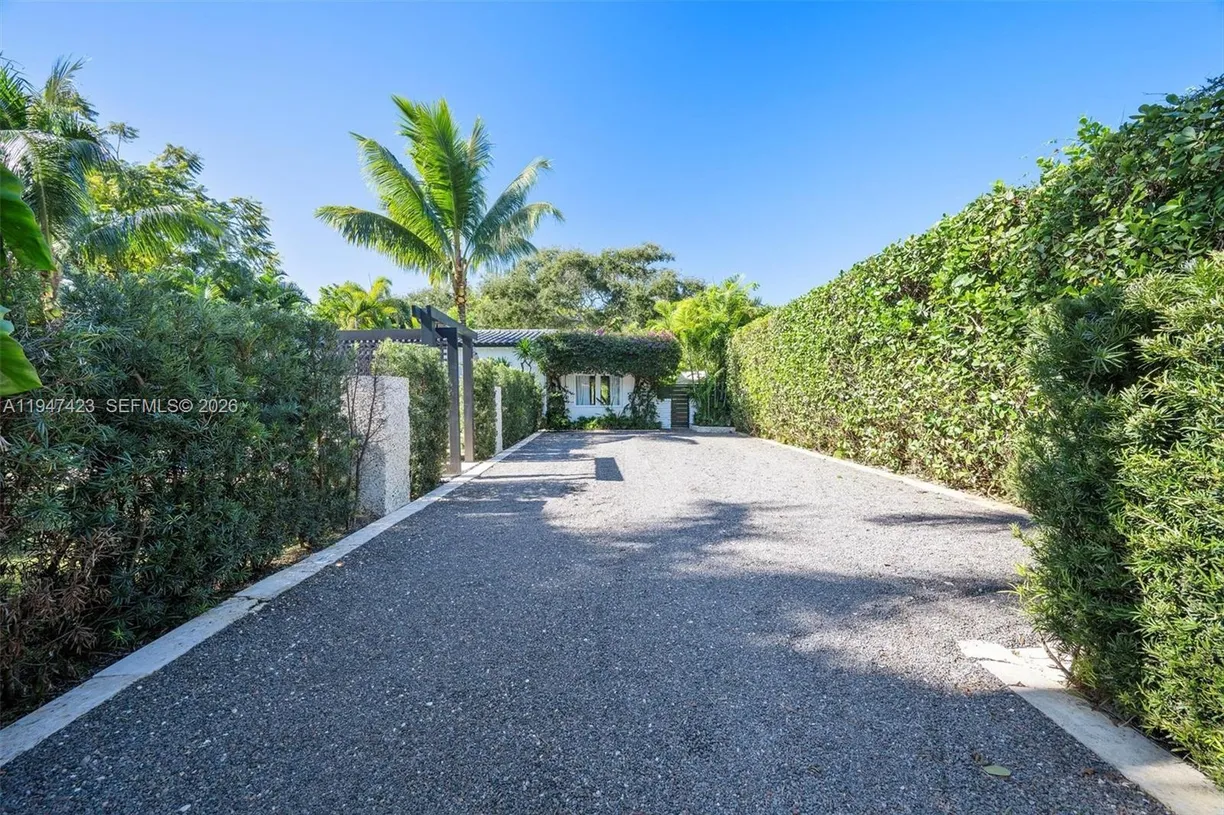 11270 NE 9th Ave, Biscayne Park, FL 33161 Property for rent