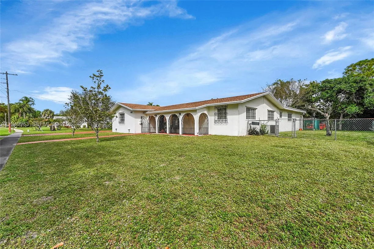 980 Renmar Dr, Plantation, FL 33317 Property for sale