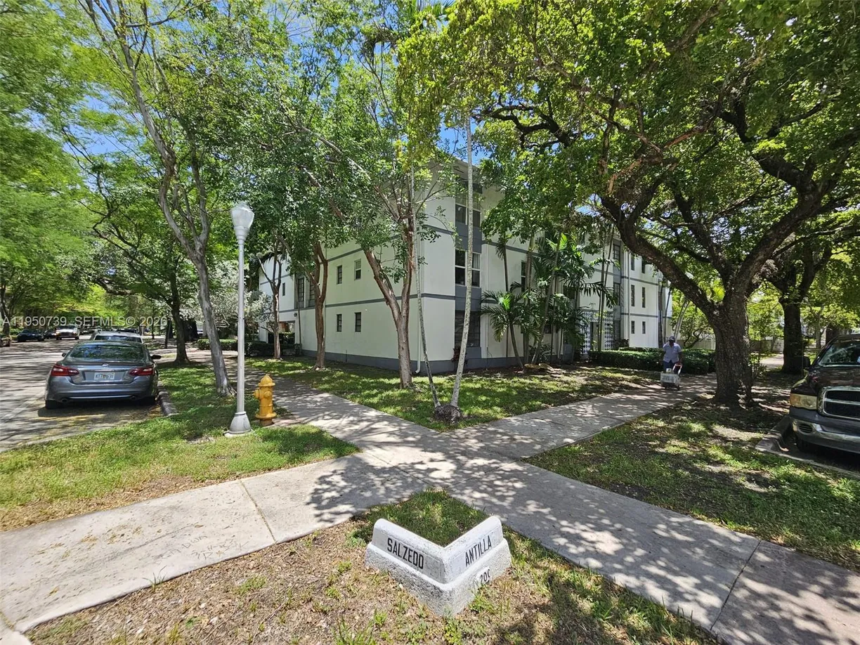235 Antilla Ave #4, Coral Gables, FL 33134 Property for sale