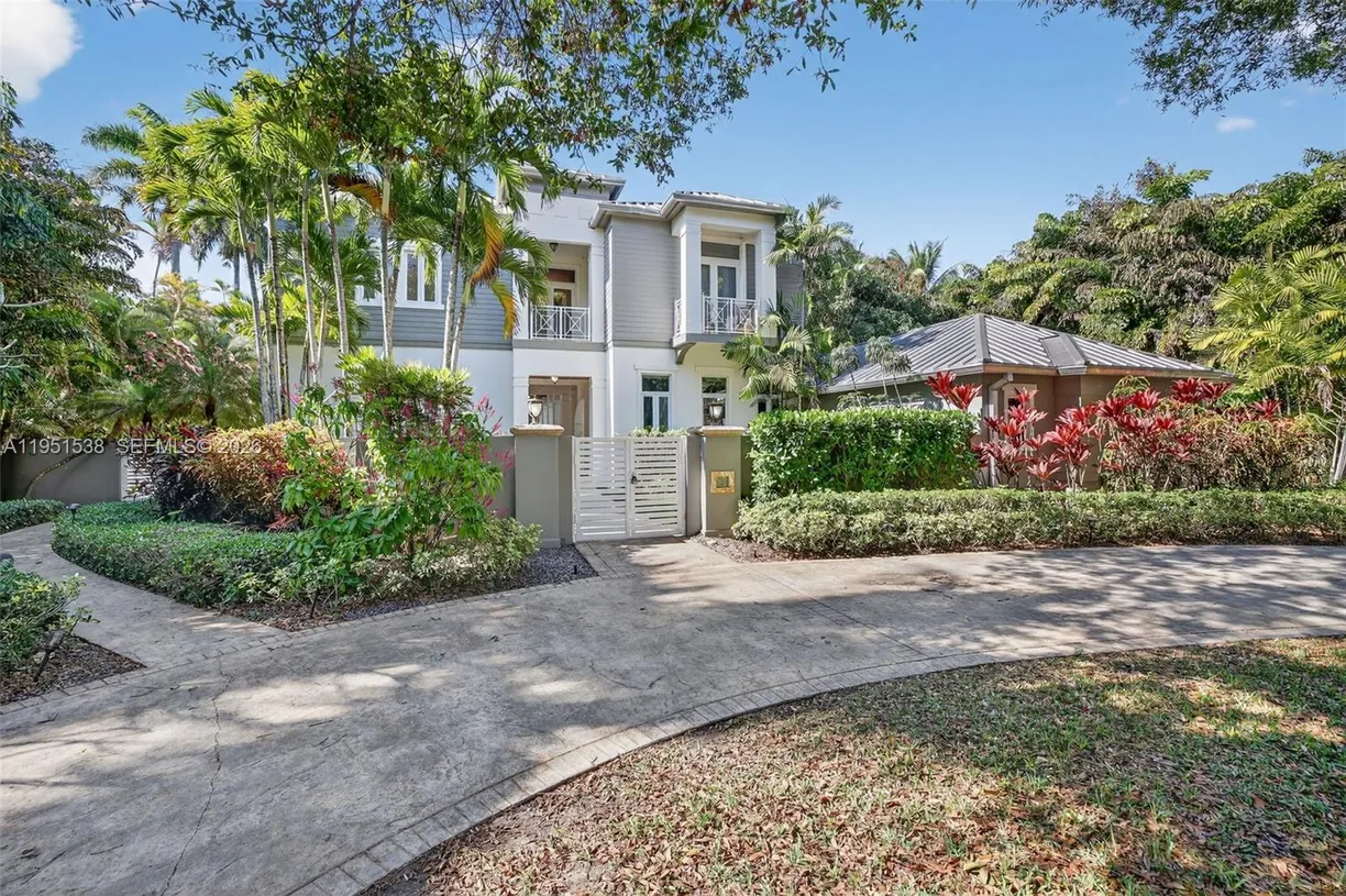 101 Holly Ln, Plantation, FL 33317 Property for sale