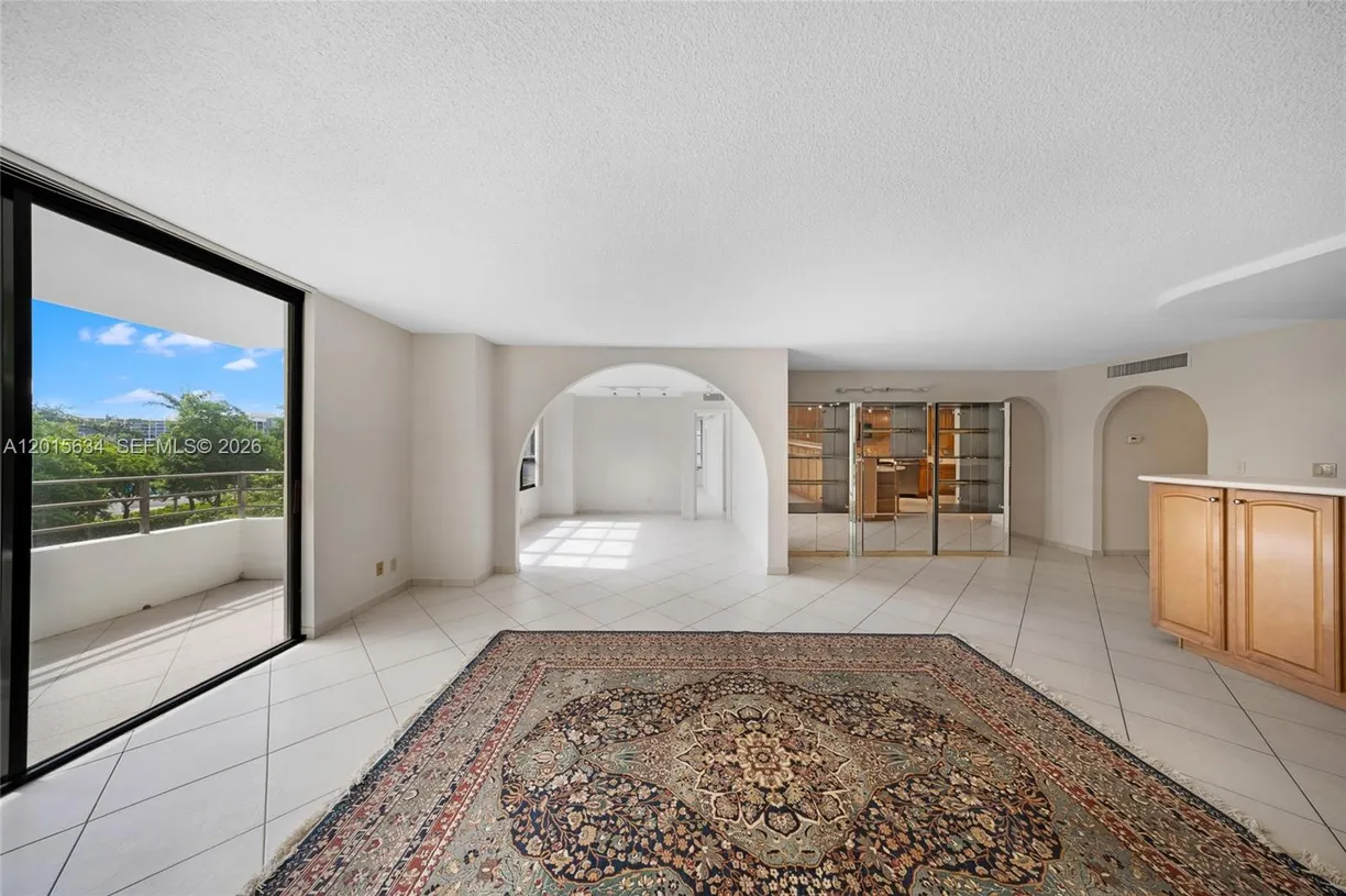 600 Three Islands Blvd #212, Hallandale Beach, FL 33009 Property for sale