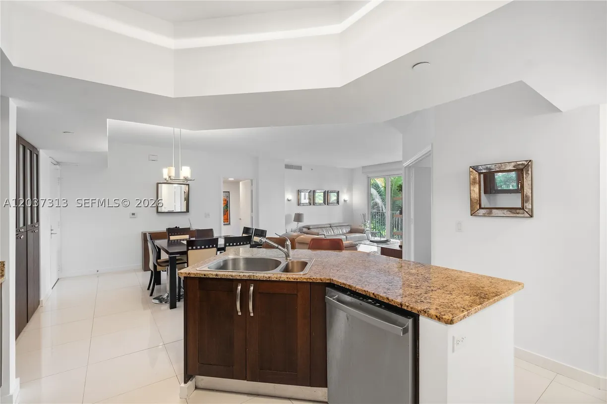 20000 E Country Club Dr #306, Aventura, FL 33180 Property for sale