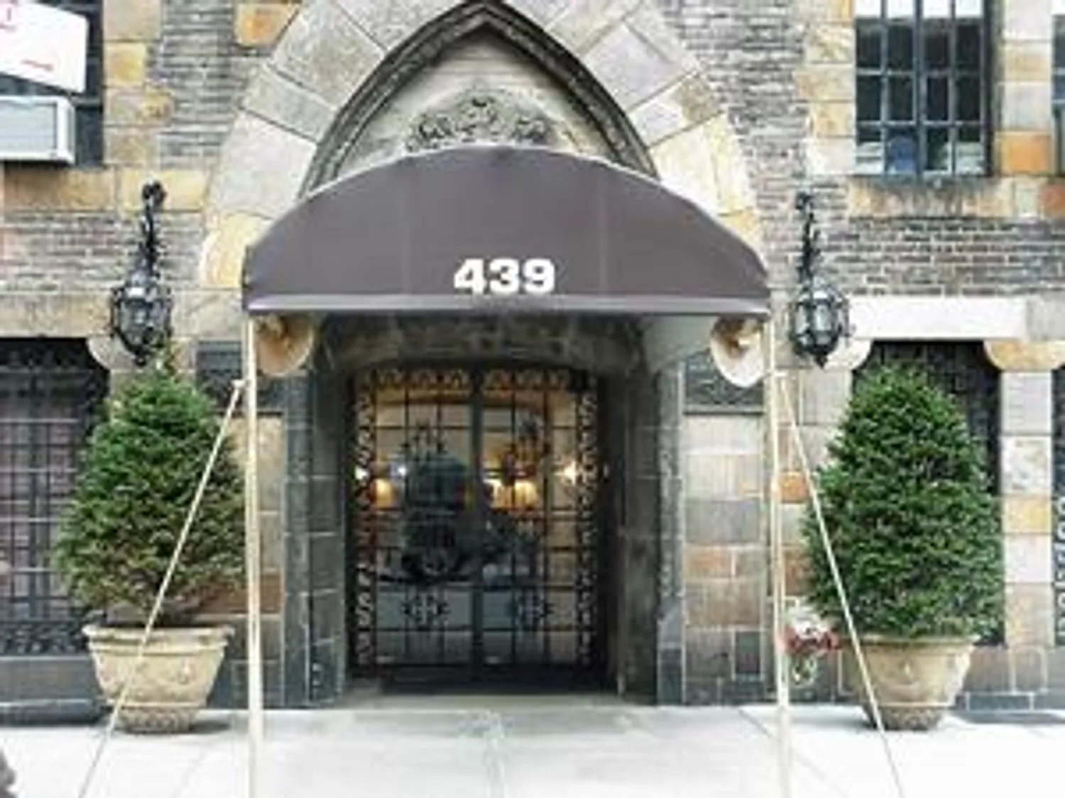 Beekman Mansion | 439 East 51st Street, Manhattan | Corcoran