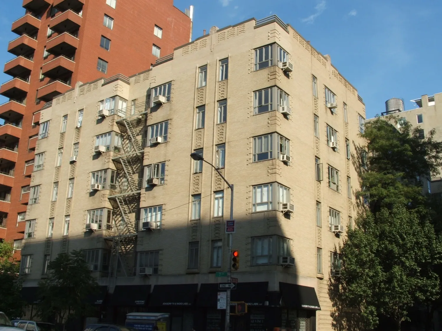 Chelsea Warren Corporation | 165 West 20th Street, Manhattan | Corcoran