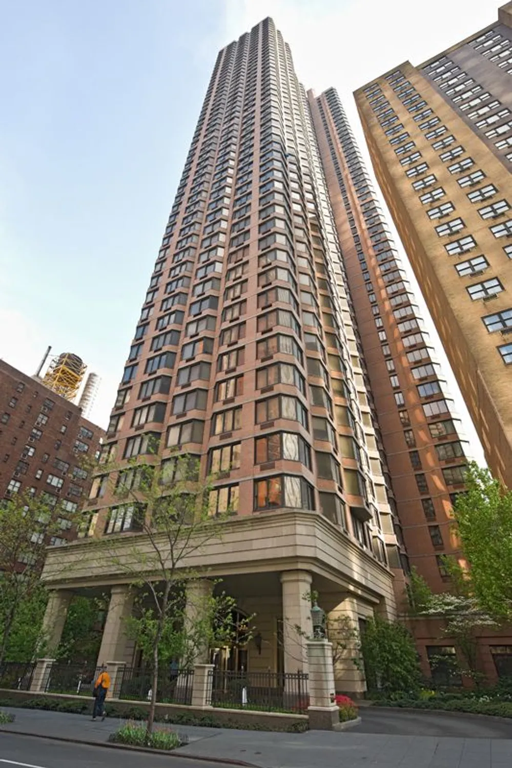PARAMOUNT TOWER | 240 East 39th Street, Manhattan | Corcoran