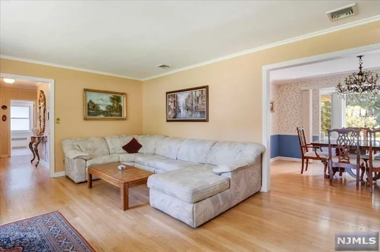 10 Oak Tree Lane, Little Falls, NJ 07424 Property for sale