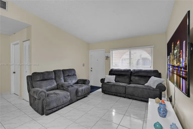 18256 Mediterranean Blvd #8-14, Hialeah, FL 33015 Property for rent