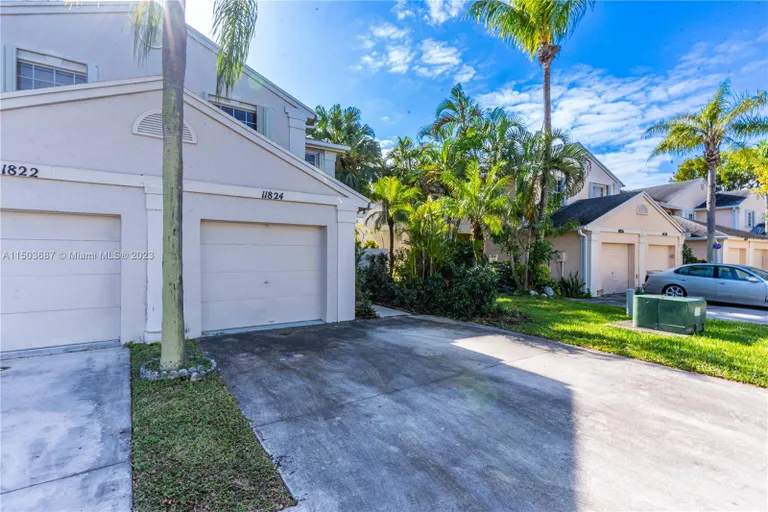 11824 SW 99th St, Miami, FL 33186 Property for rent