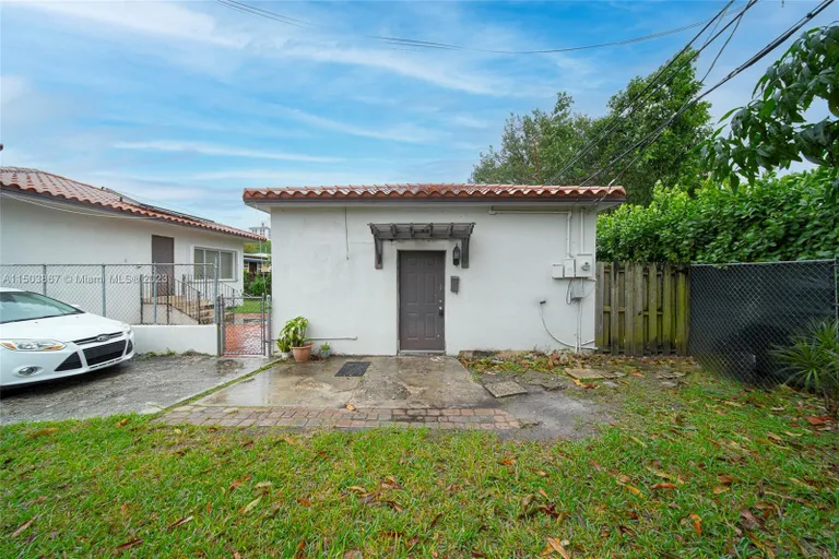 4136 SW 14th St #b, Miami, FL 33134 Property for rent